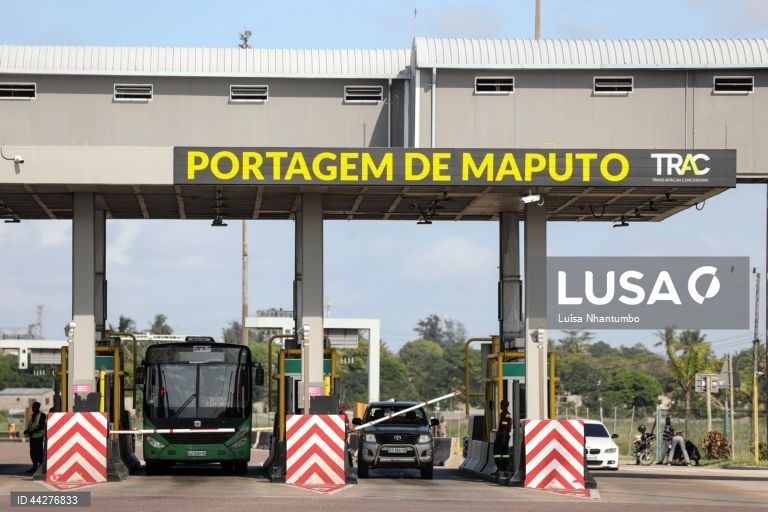 Manifestantes bloqueiam estrada à saída de Maputo no regresso das ...